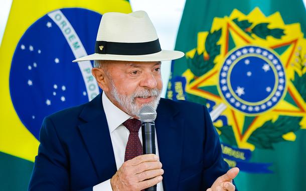 Se dependesse do sistema, nem a escravidão teria sido abolida, afirma Lula
