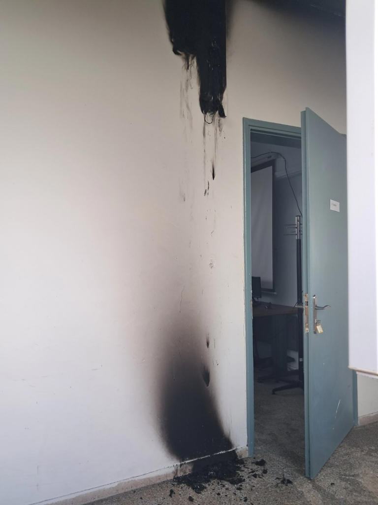 Κέρκυρα: Βραχυκύκλωμα προκάλεσε φωτιά στο ΕΝΕΕΓΥΛ - Οργή για τις ...
