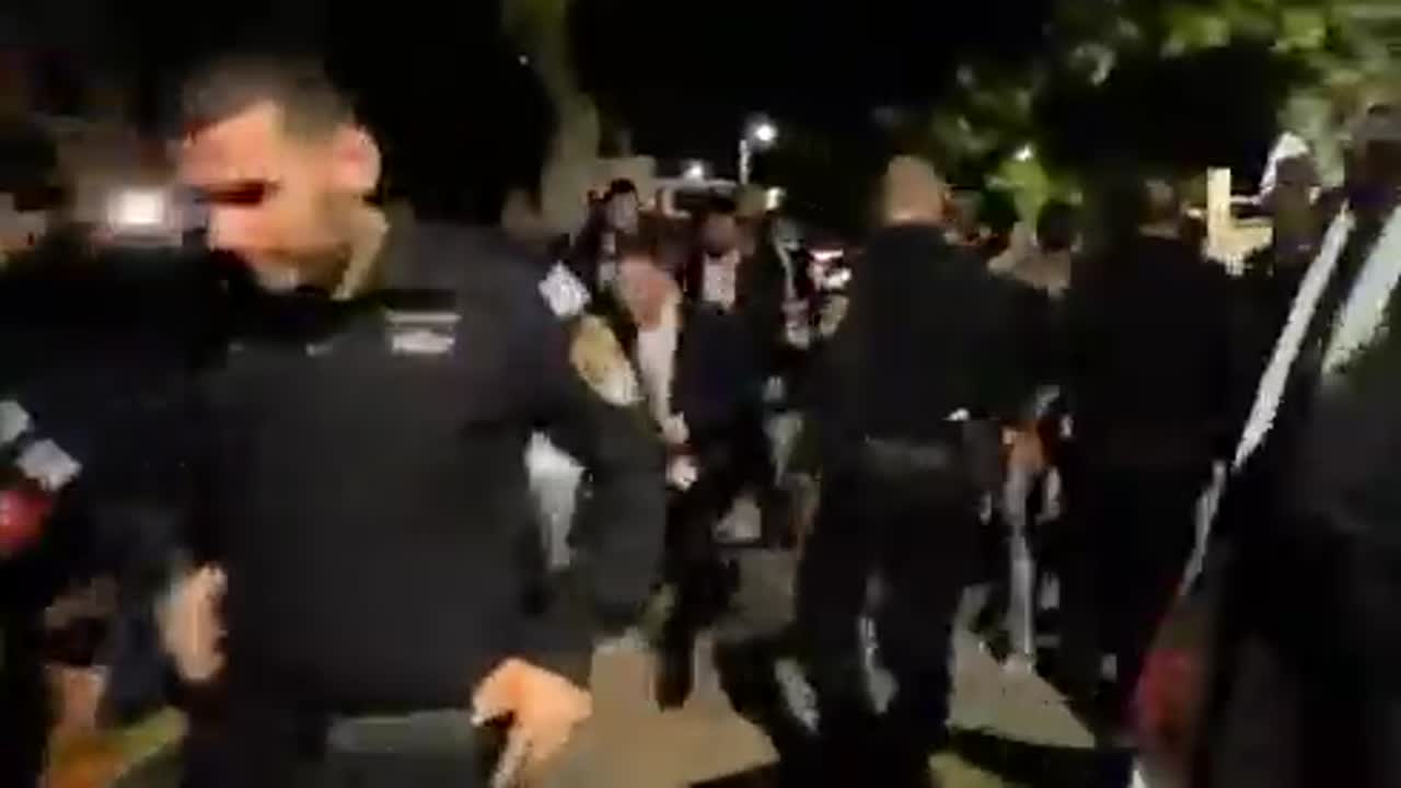 İsrail'in Askalan kentinde zorunlu askerlik karşıtı Harediler, askeri ...