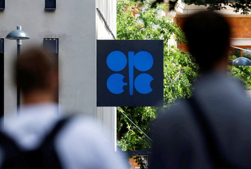 原油先物約3％高、ホルムズ混乱がUAEのOPEC離脱の影響上回る
