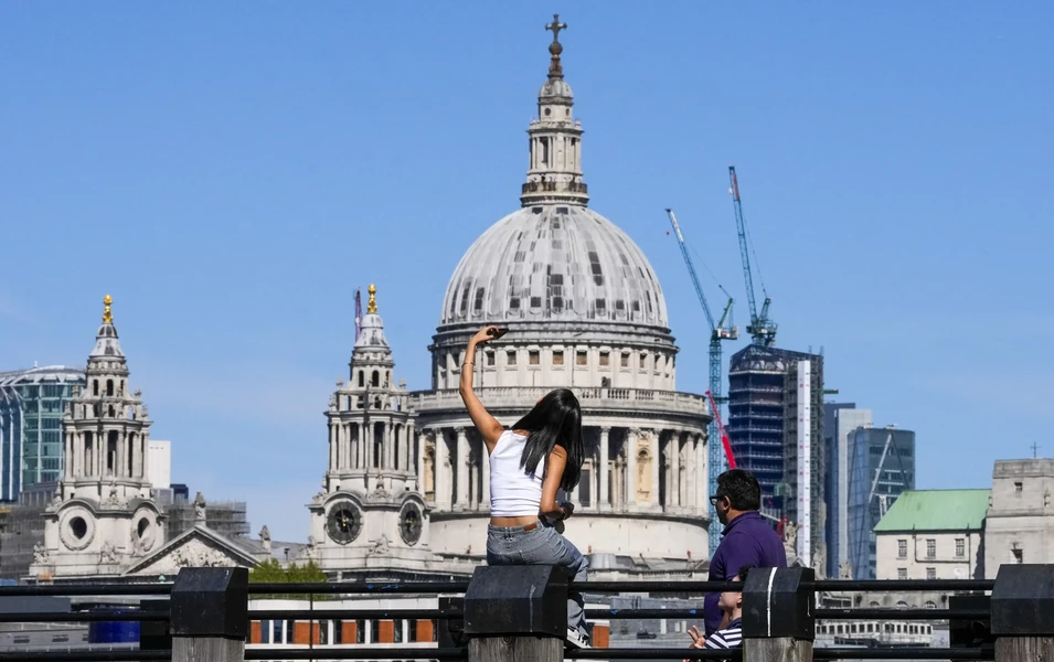 Warm spell to give way to showers over bank holiday