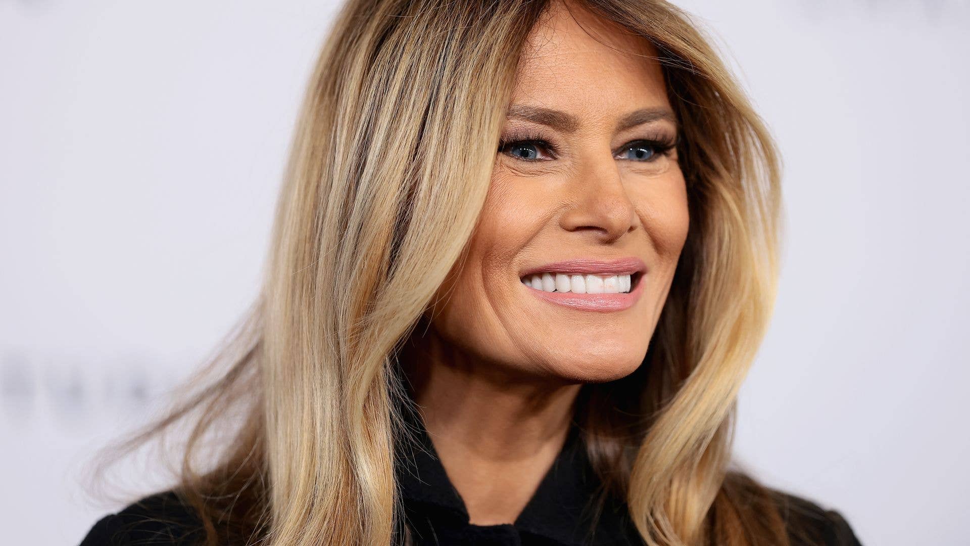 Melania Trump channels Jackie O in the butter yellow pencil suit we've ...