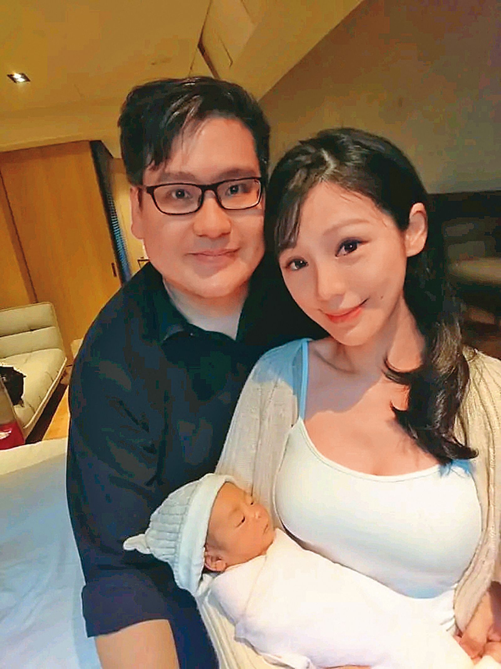 主播、富二代譜戀曲!她與地產富二代高調放閃分手引官非