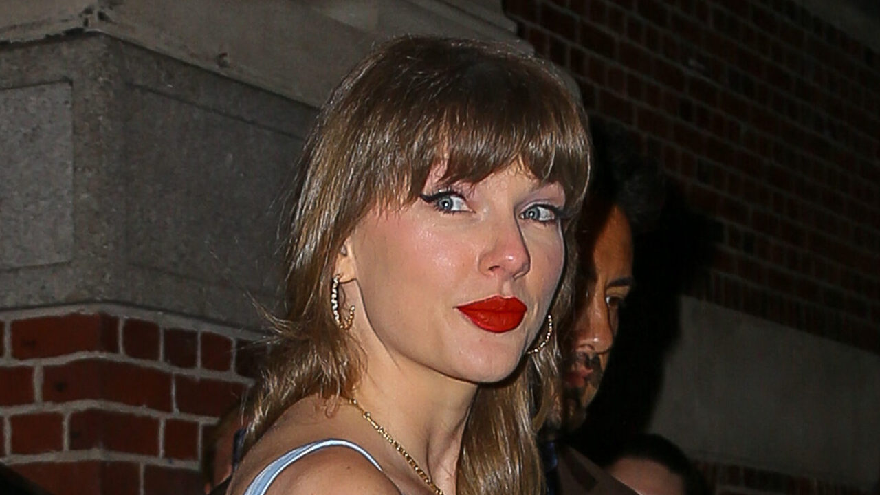 Taylor Swift spotted on the streets of NYC in summer-ready Staud dress ...