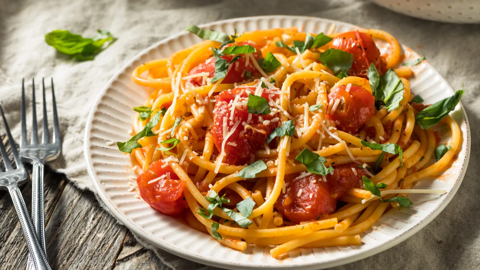 10 bucatini ideas for saucy, twirl-worthy dinners you’ll want on repeat