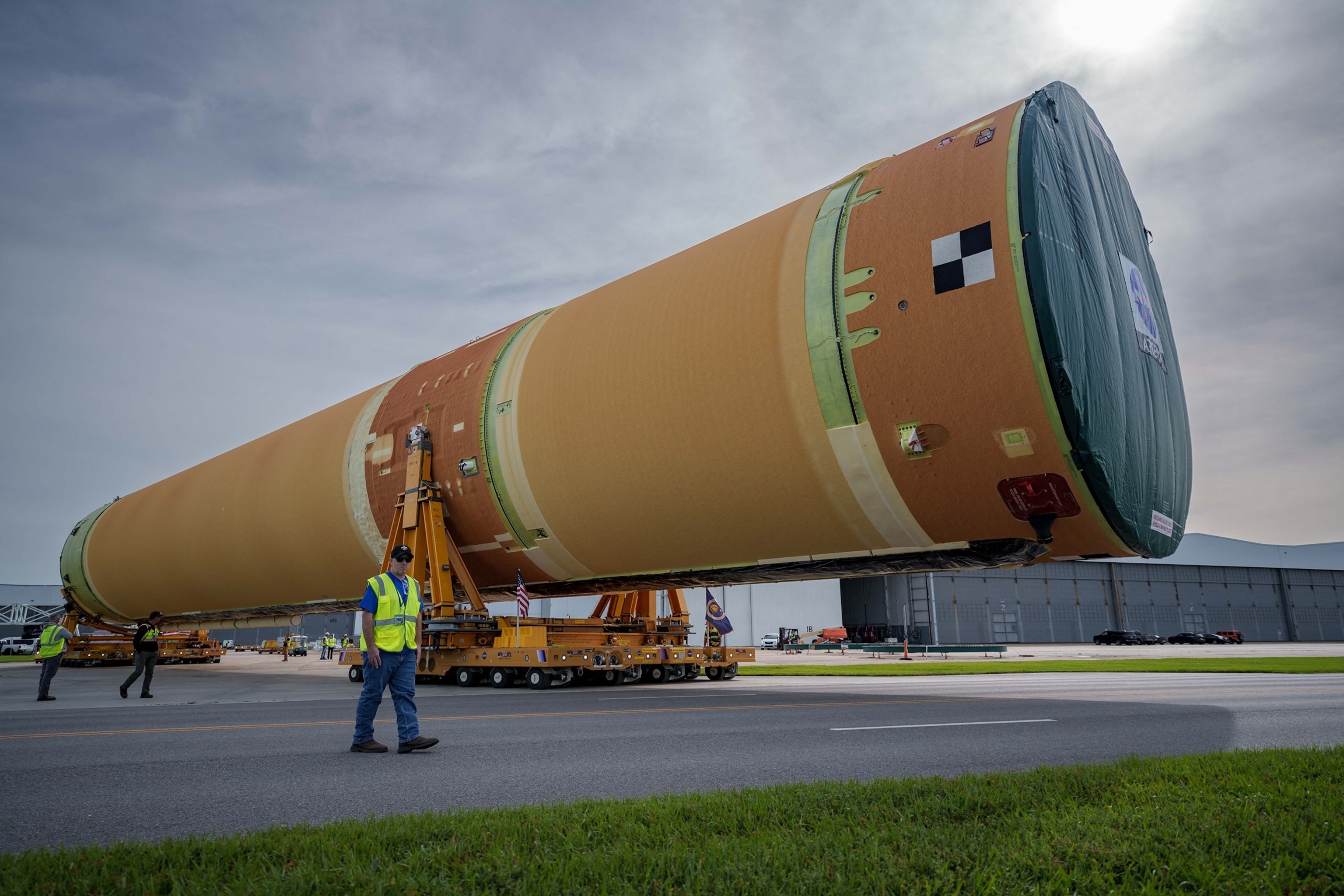 Core rocket for upcoming Artemis III mission arrives at Kennedy Space ...