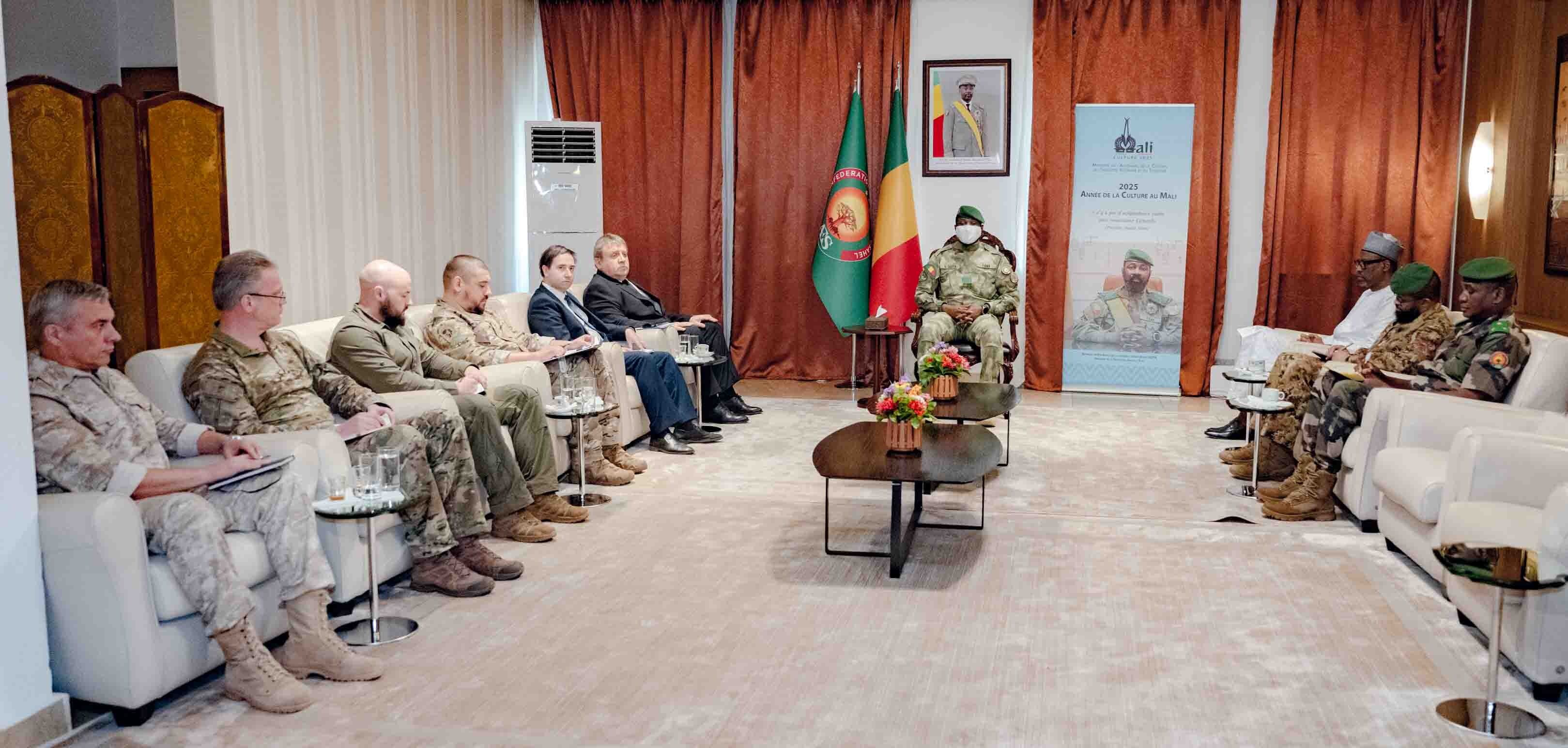 Mali : Assimi Goïta reparaît, les jihadistes menacent d’assiéger Bamako