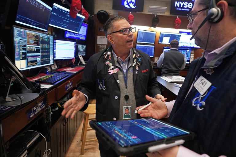 Sinking AI stocks and rising oil prices weigh on Wall Street