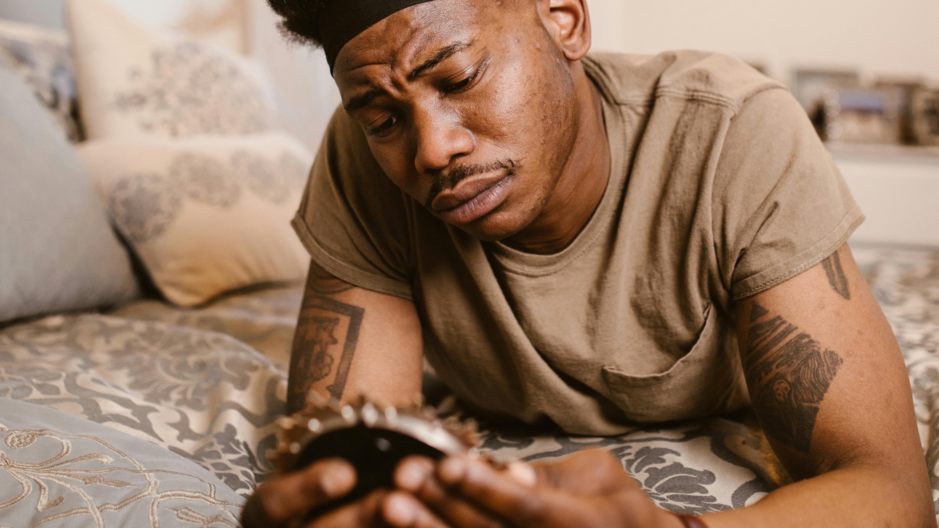 10 things that ruin a long distance relationship & 10 that keep it strong