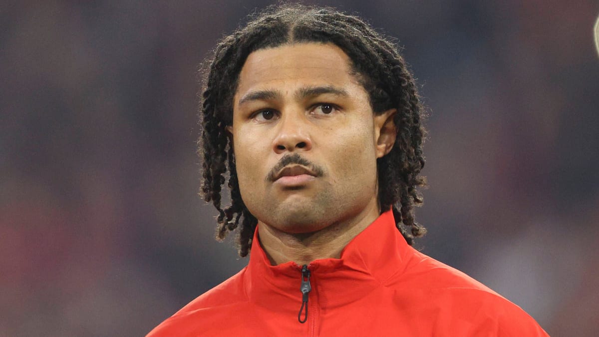 Bilder erregen Aufsehen: Bayern-Star im Rollstuhl