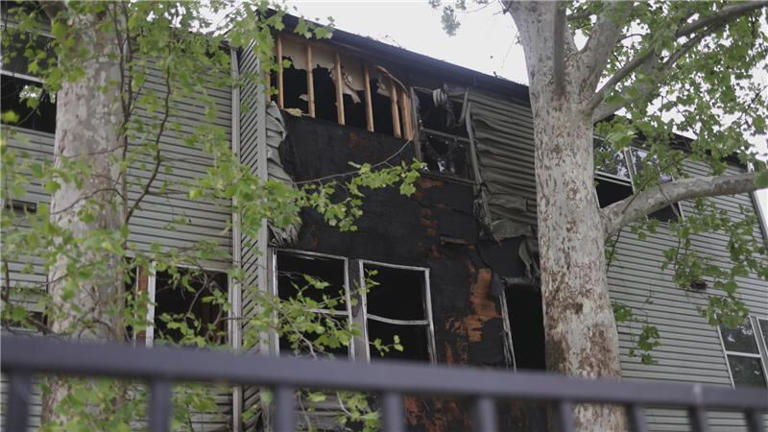 Vacant Kansas City apartment complex burns for 15th time this year