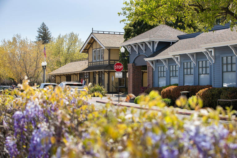 World Atlas names 10 best retirement towns in California, see the list