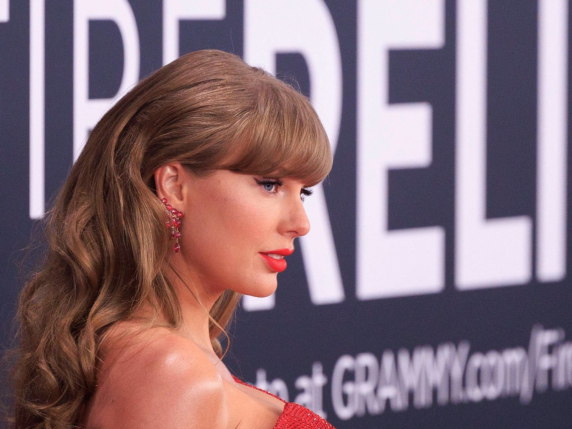 Taylor Swift criticizes "strange" behavior of some Swifties