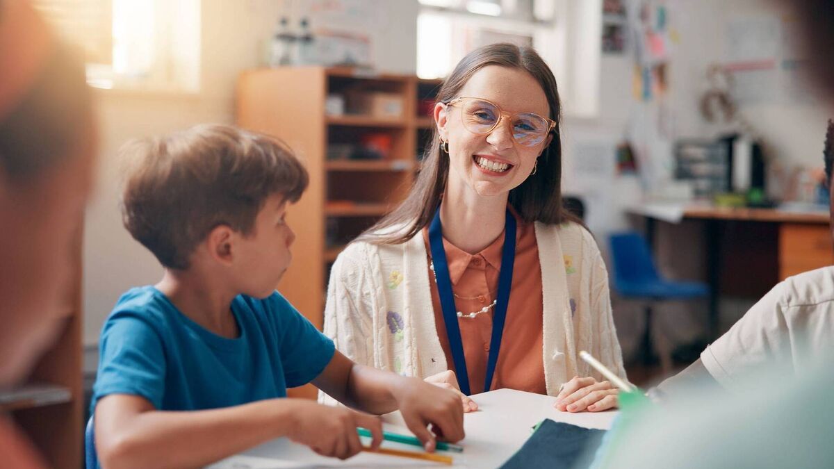 Primary teaching among careers in new degree course pathways outside ...