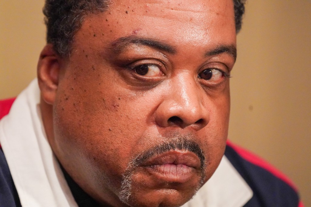 NYC man beaten by cops in viral liquor-store footage to sue for $100M ...