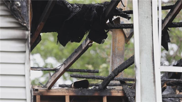 Vacant Kansas City apartment complex burns for 15th time this year