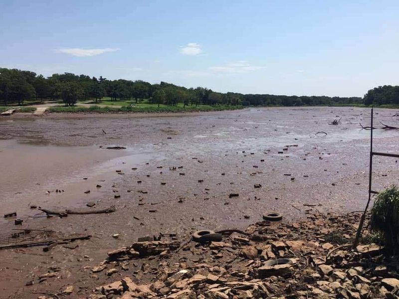 What’s left of this Oklahoma lake looks like a dried-up world you won’t ...