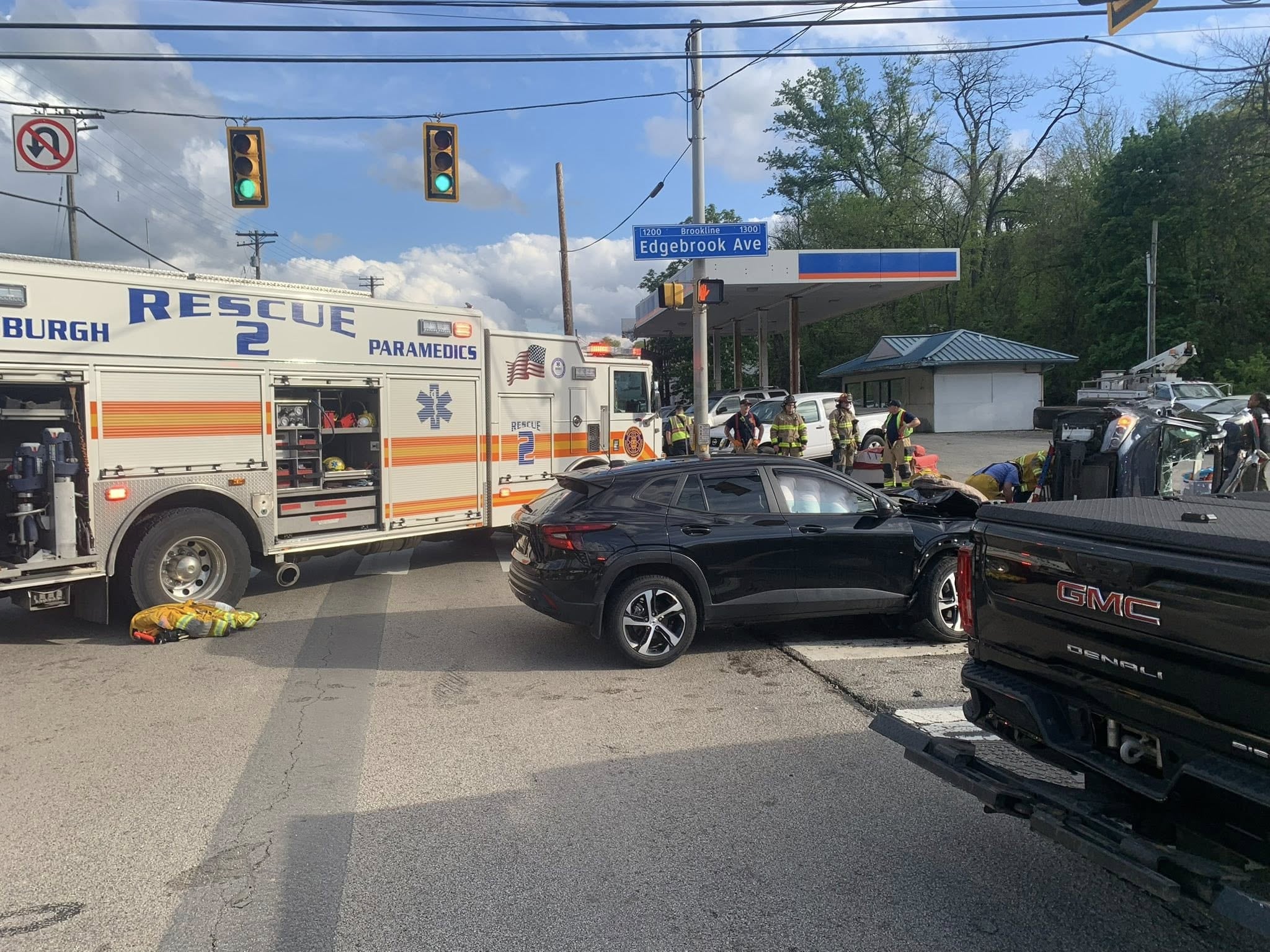 Person injured in rollover crash on Route 51 in Pittsburgh
