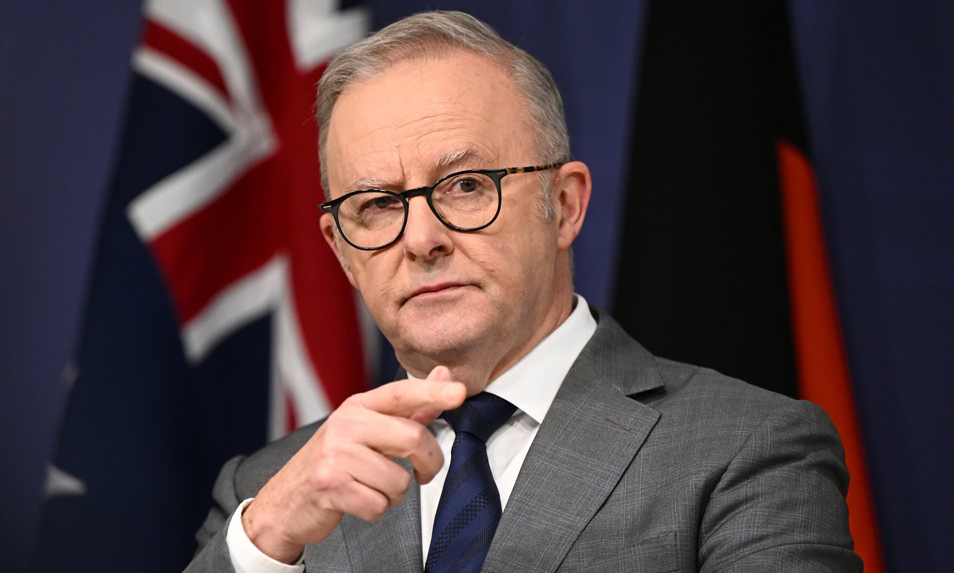 Wild scenes as protesters gatecrash breakfast function attended by ...