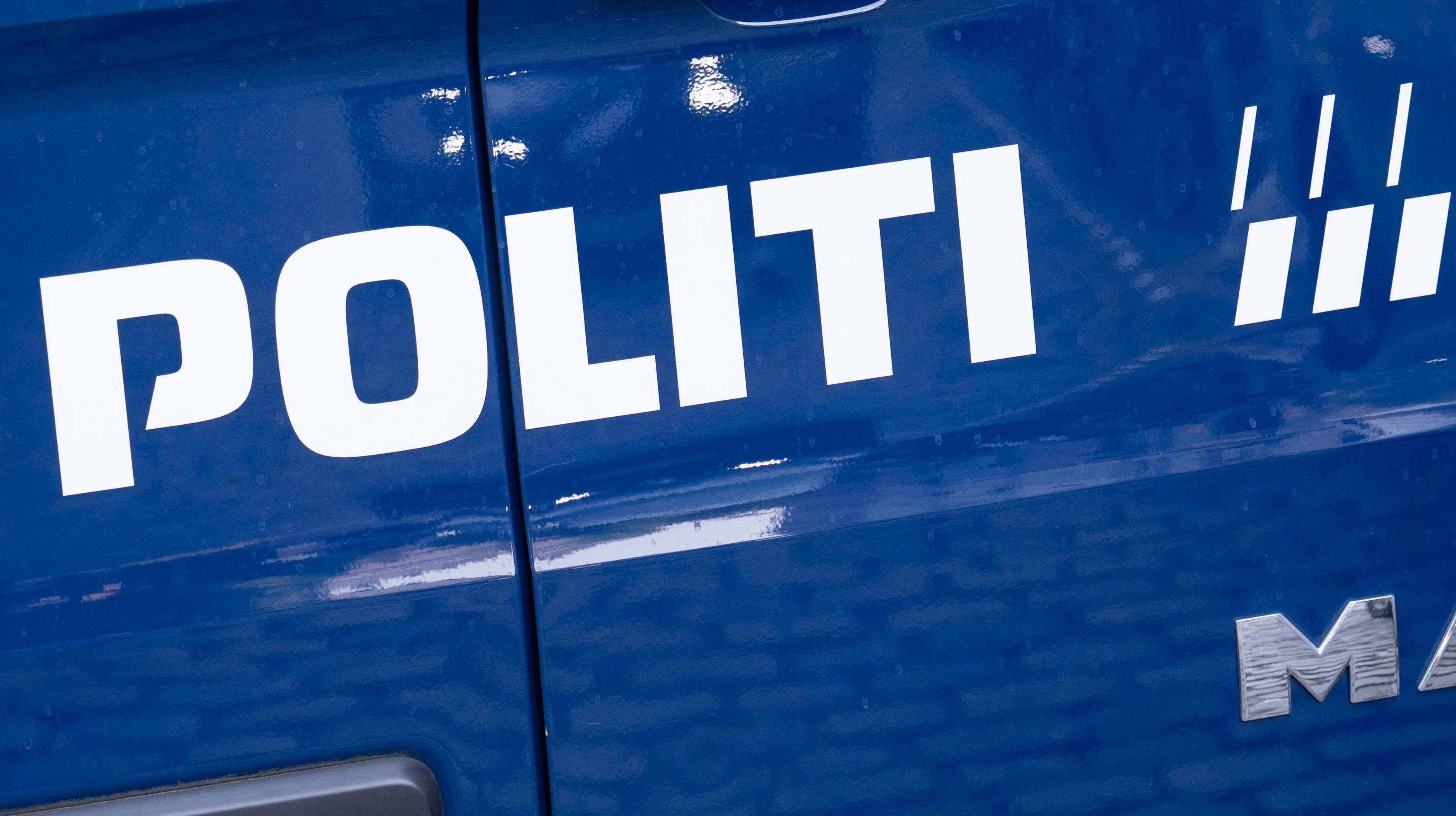 Forsøgte at flygte – så fandt politi poser med hvidt pulver