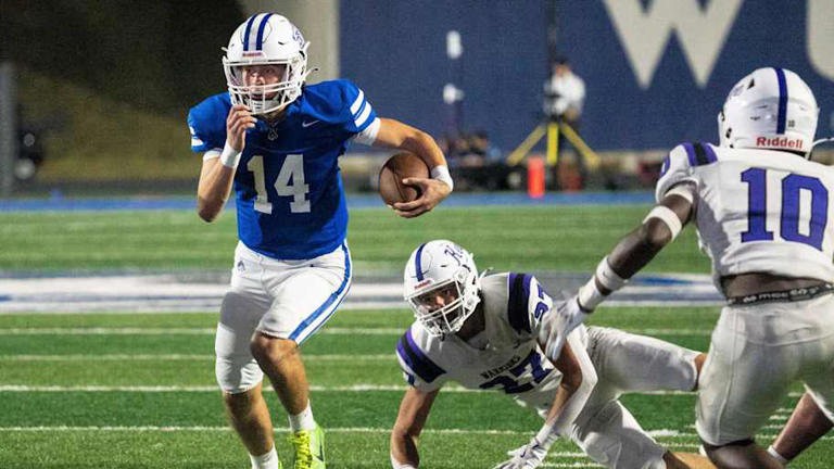 Top Iowa high school football quarterback makes college decision