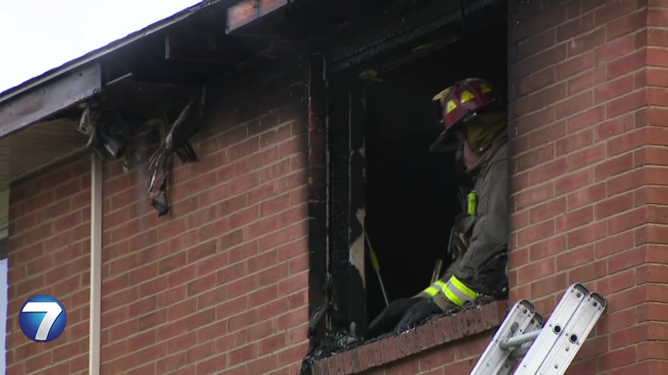 Kids escape apartment fire in Dayton