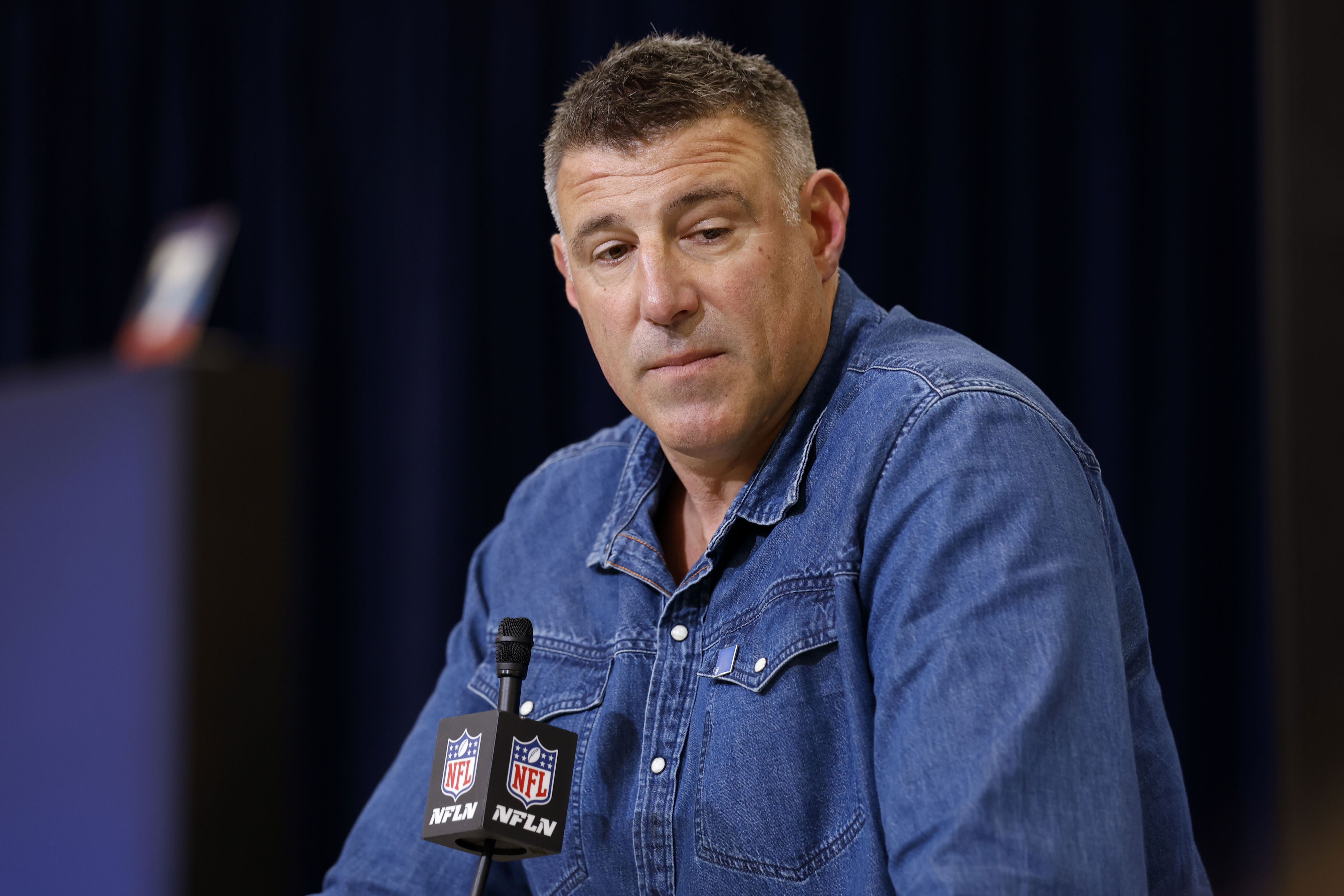 Mike Vrabel and Dianna Russini scandal addressed by Patriots players