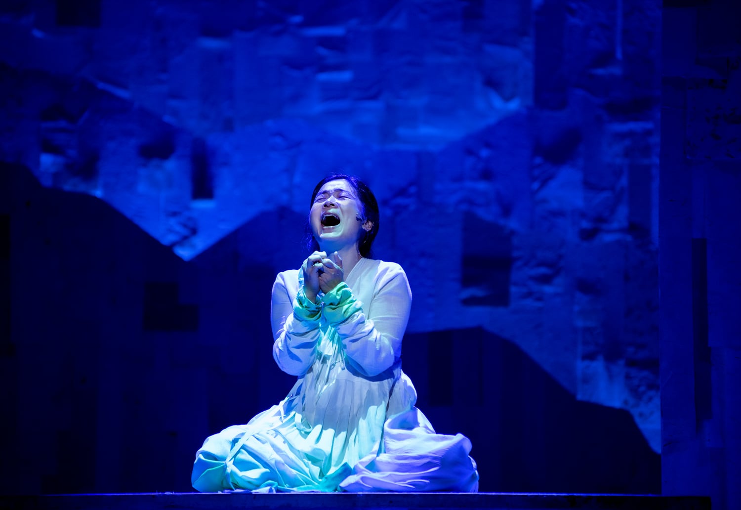Pansori singer Lee Ja-ram bids farewell to Songhwa in final Seopyeonje run