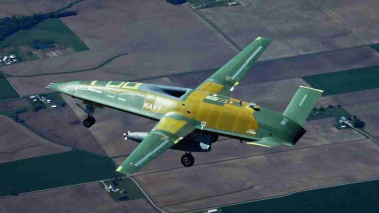 MQ-25 Stingray gennemfører sin første flyvning og fremskynder planerne ...