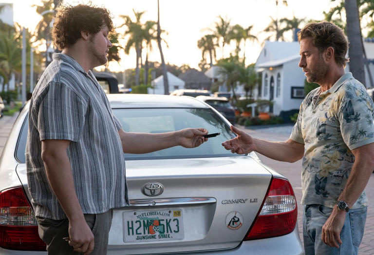 Scott Speedman teases what that shocking 'RJ Decker' season finale ...