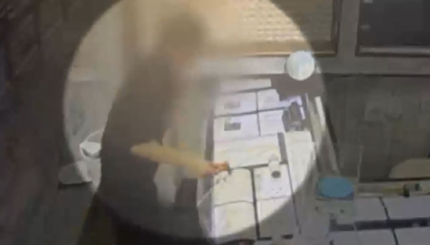 하이닉스 주식 사준 부모님께 선물한다더니⋯위조지폐 들고 금은방 턴 10대