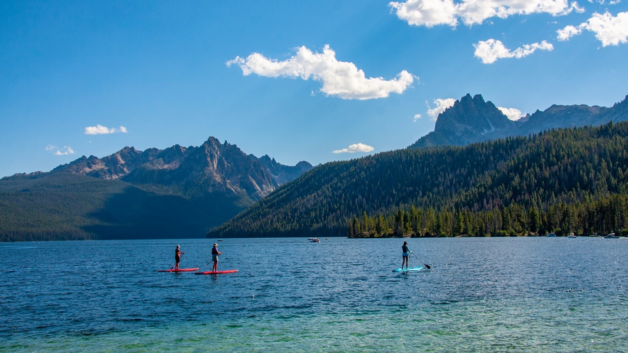 Idaho’s Sawtooth country hides a 387-foot-deep lake with skies you won ...
