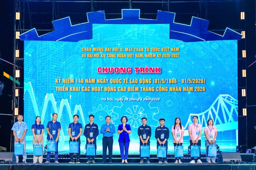 Chương trình nghệ thuật "Vang mãi bản trường ca Lao động"