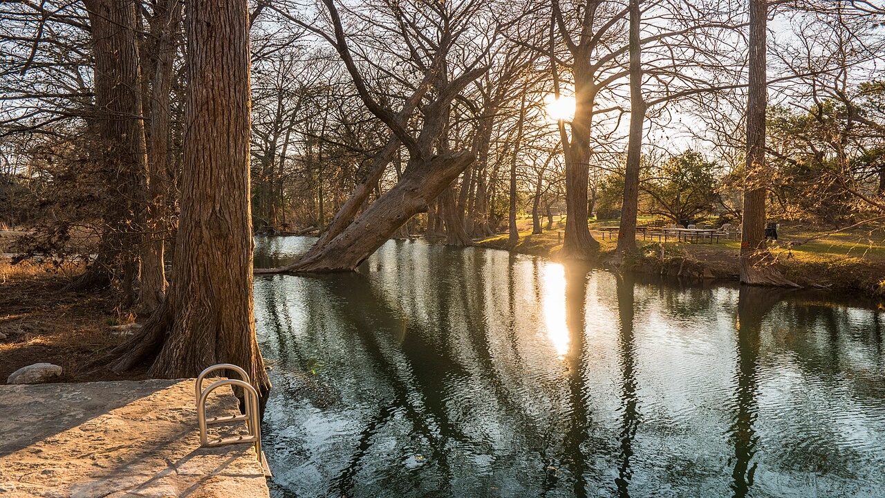 This Texas swimming hole stays 68 degrees year-round and the rope ...