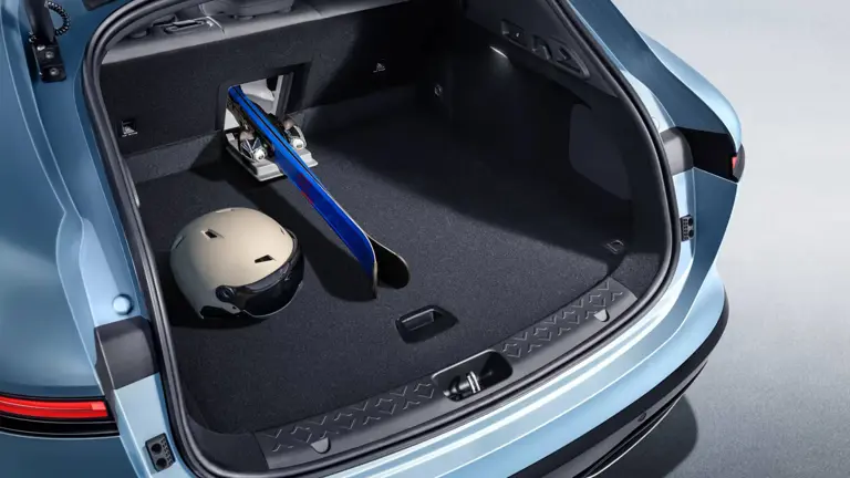 Avatr 06T from China wants to make wagons cool again with 712kW