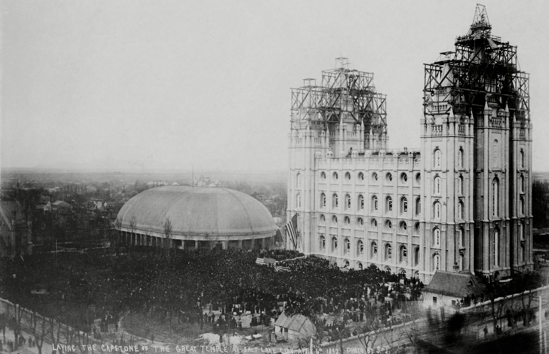 Historiske bilder av berømte monumenter under bygging
