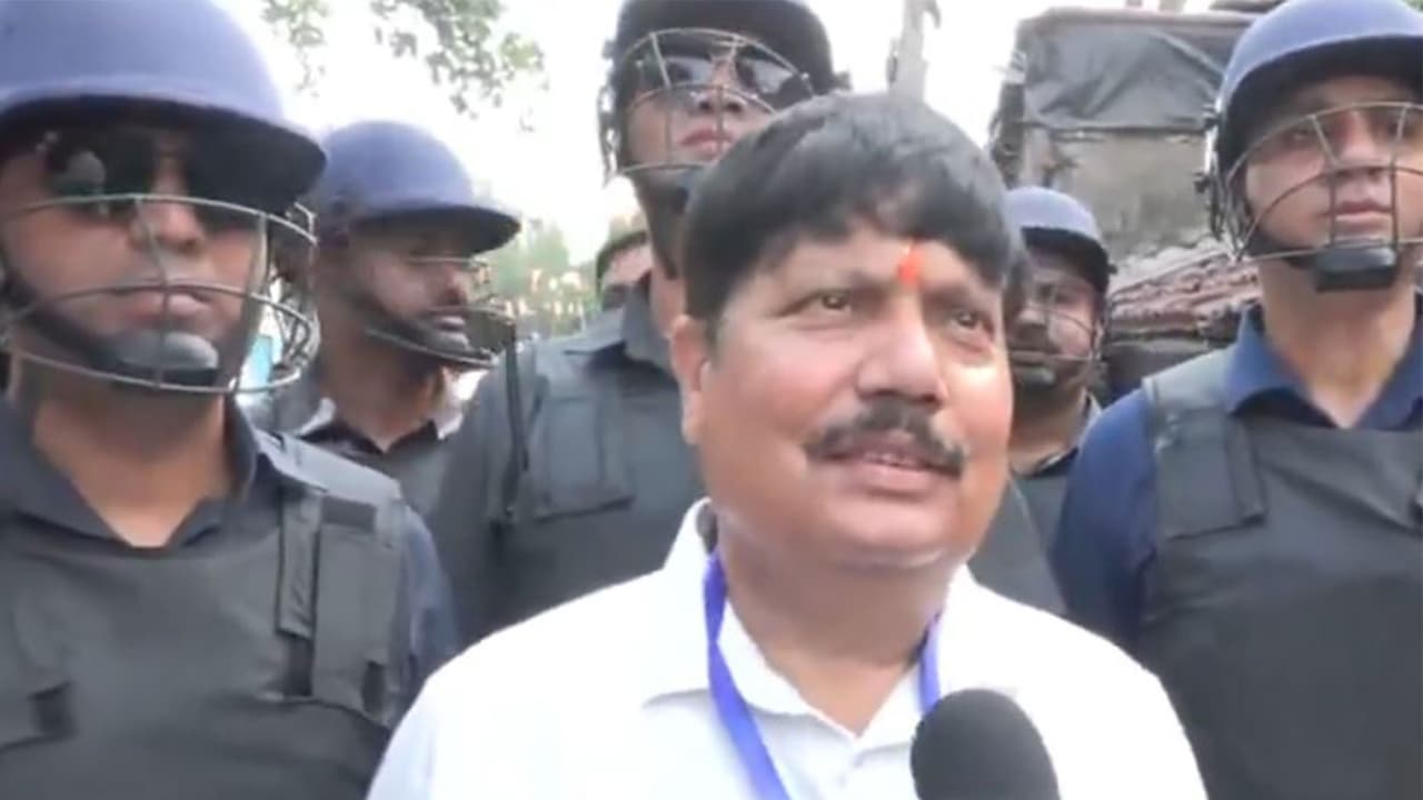 West Bengal polls: BJP's Arjun Singh casts vote, hopes for a change