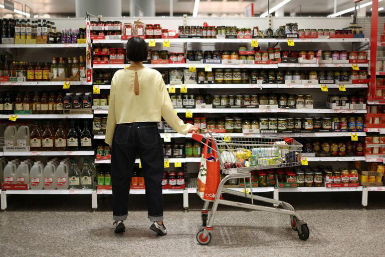Australia consumer prices jump in Q1, core inflation stays high