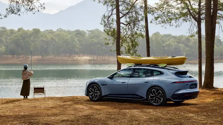 Avatr 06T from China wants to make wagons cool again with 712kW