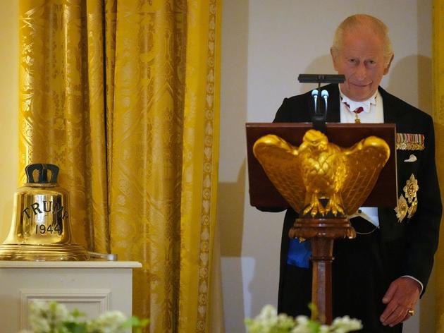 König Charles schenkt Trump U-Boot-Glocke mit dessen Namen