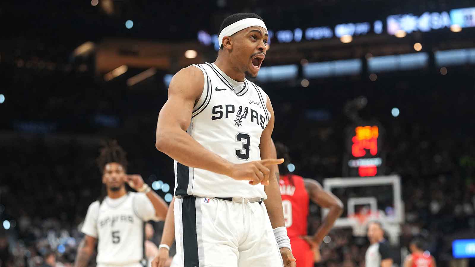 Spurs’ Keldon Johnson shares priceless moment with teammates after ...