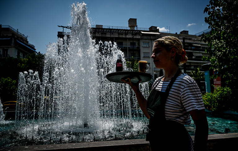 Δραματική έλλειψη προσωπικού με 90.000 κενές θέσεις σε τουρισμό και εστίαση