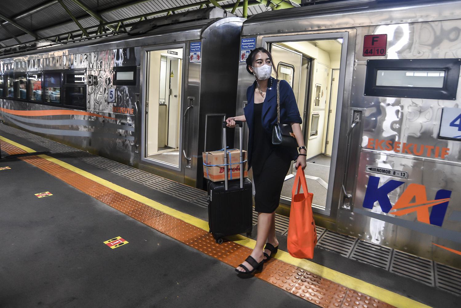 8 perjalanan kereta api dari Jakarta dibatalkan Rabu ini usai insiden ...