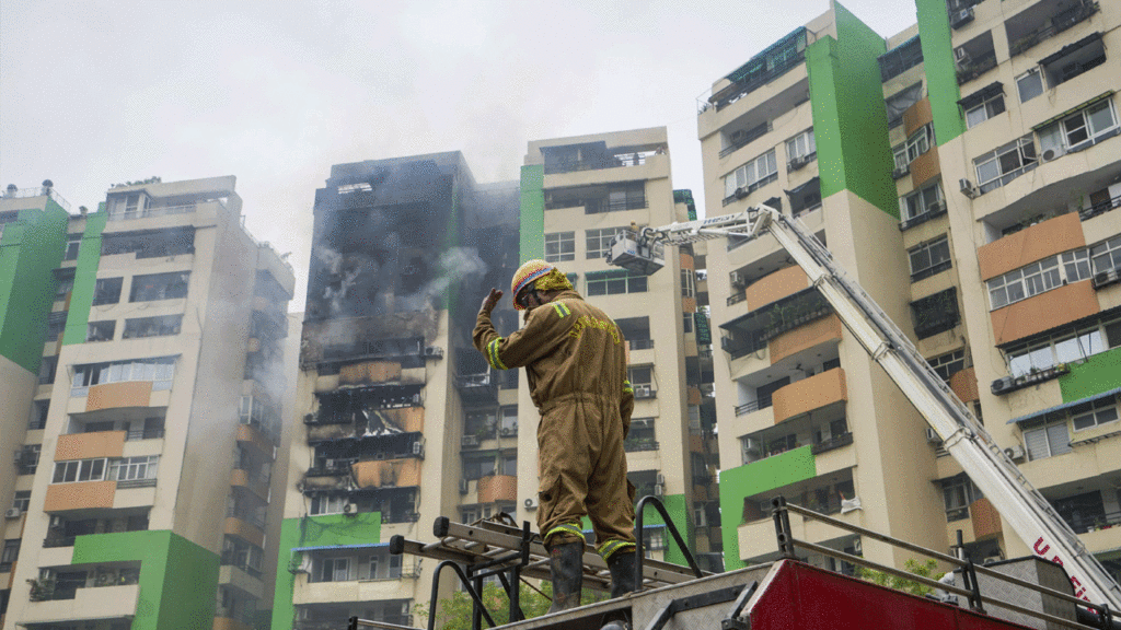 Fire accident | ఘజియాబాద్‌లో భారీ అగ్నిప్రమాదం.. హౌసింగ్‌ సొసైటీ ఫ్లాట్ ...