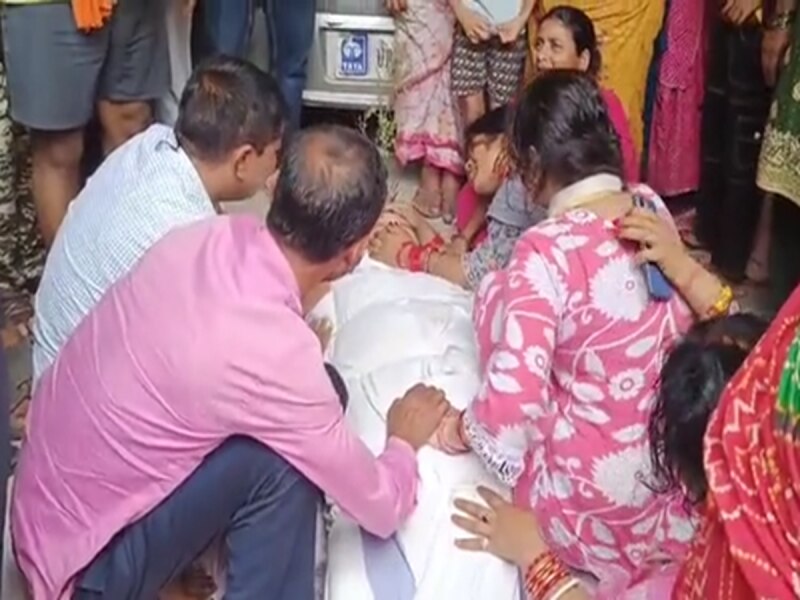 Krishna Bhushan murder: कृष्ण भूषण के गांव पहुंचा शव, अंतिम संस्कार की ...