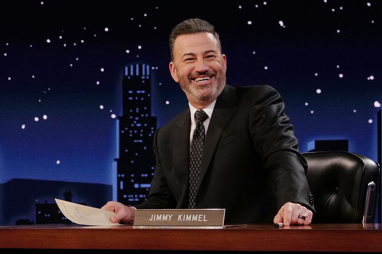 Jimmy Kimmel roasts 'con man' Trump's $12K UFC gold coin: 'This is a ...