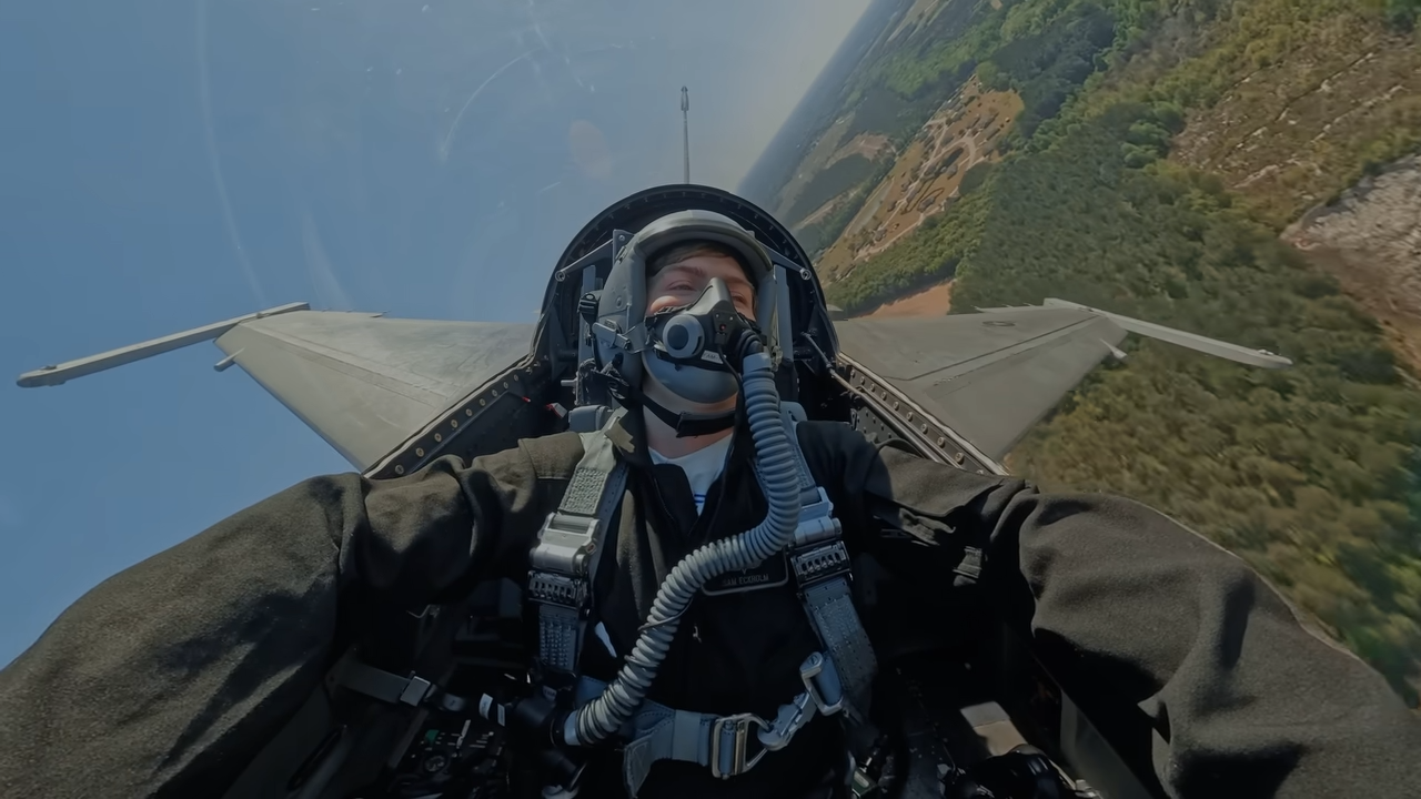 Watch a human body fail under fighter jet forces - "Close to blackout"