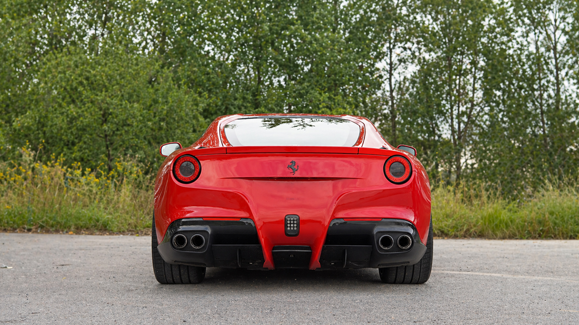 Aangepaste Ferrari F12 laat een agressiever V12-geluid horen