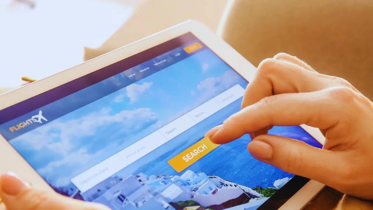 Don't book your flights before knowing these smart tips
