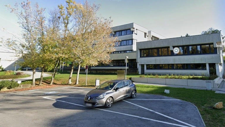 Teenager verwüsten Schule – Computer und Möbel zerstört